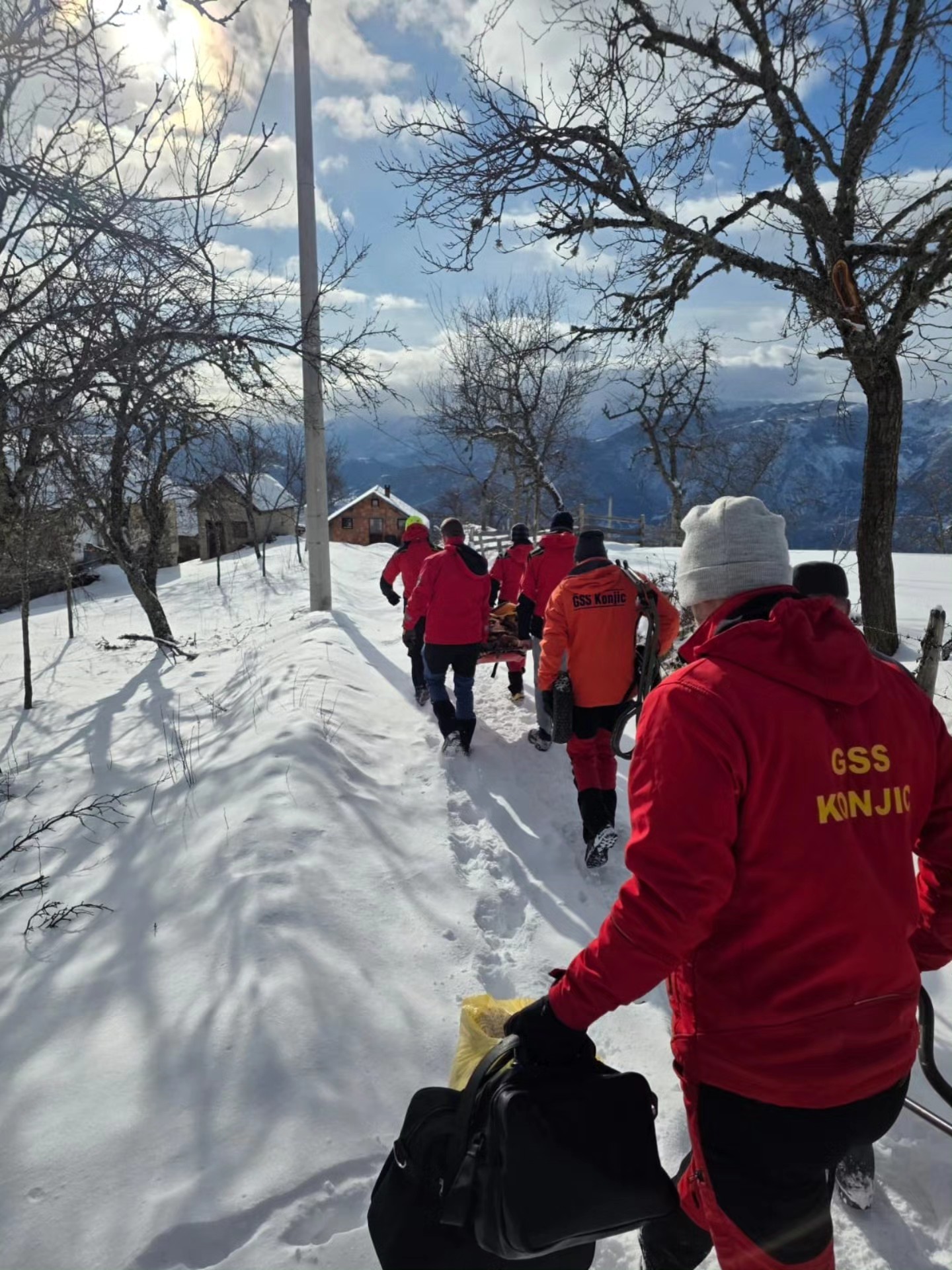 Snježni uvjeti nisu spriječili GSS Konjic: Starija osoba prevezena do ...